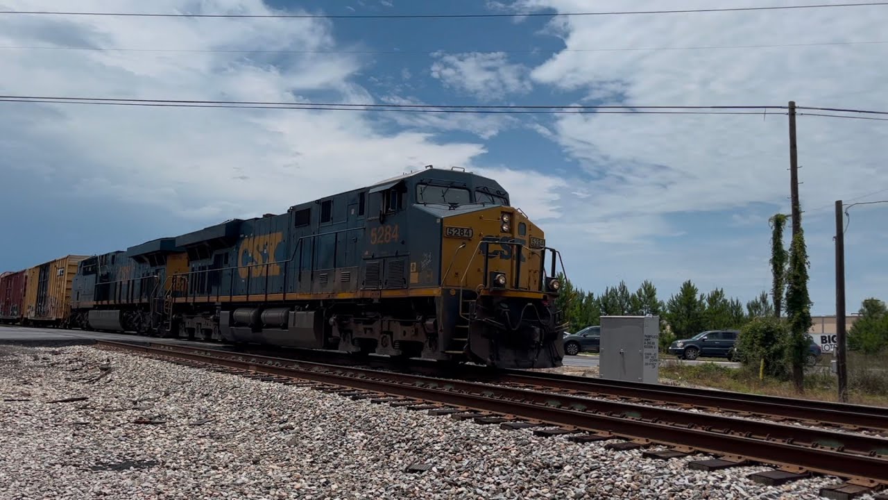 CSXT 5284 Sounds Like CSXT 1776 & 3194 As It Leads CSX M410-08 NB Manifest Train Florence SC ...