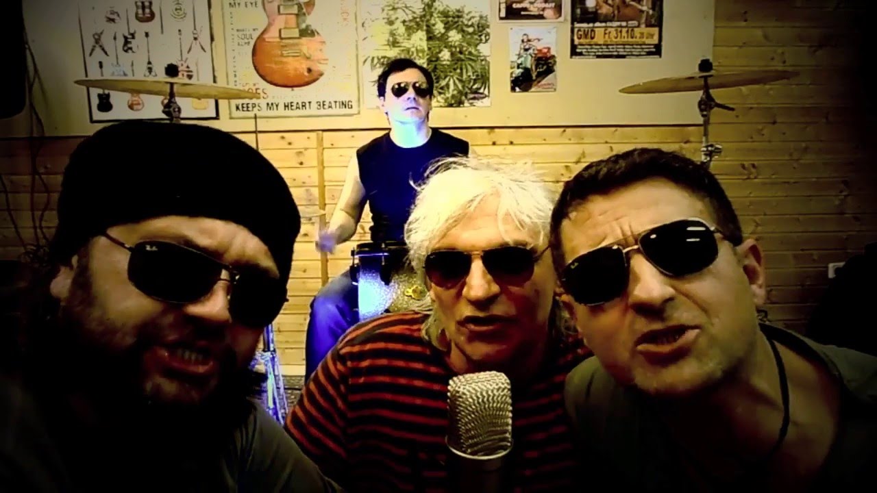 The Ishijas - Twiter & Face - YouTube