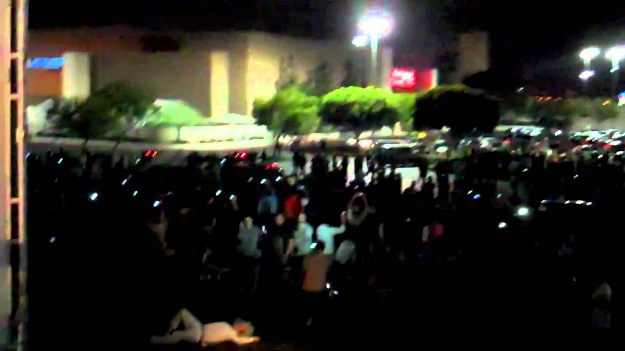 "Back To The Future" Live Recreation at Twin Pines Mall for 25th ...