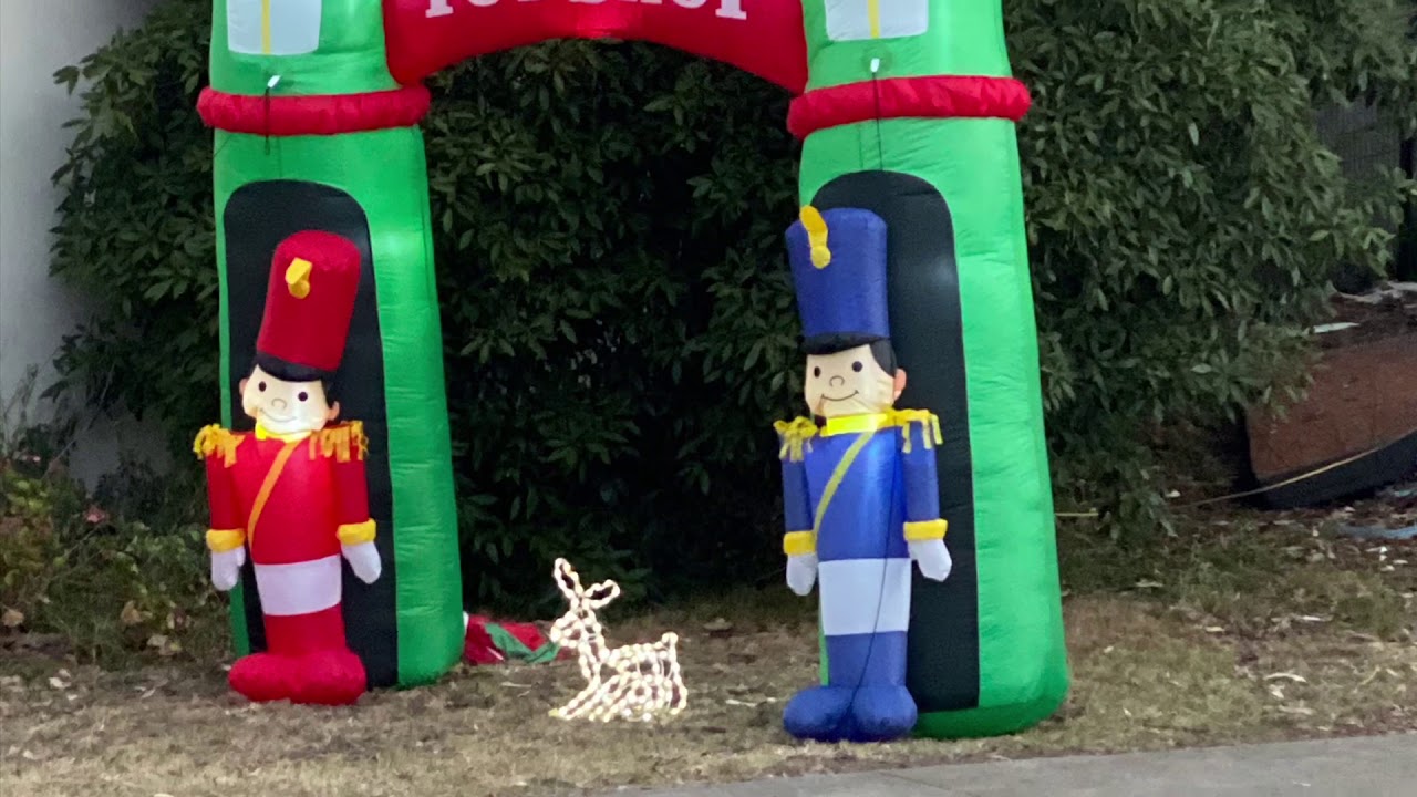 Christmas Lights in Ivanhoe 2019 - YouTube