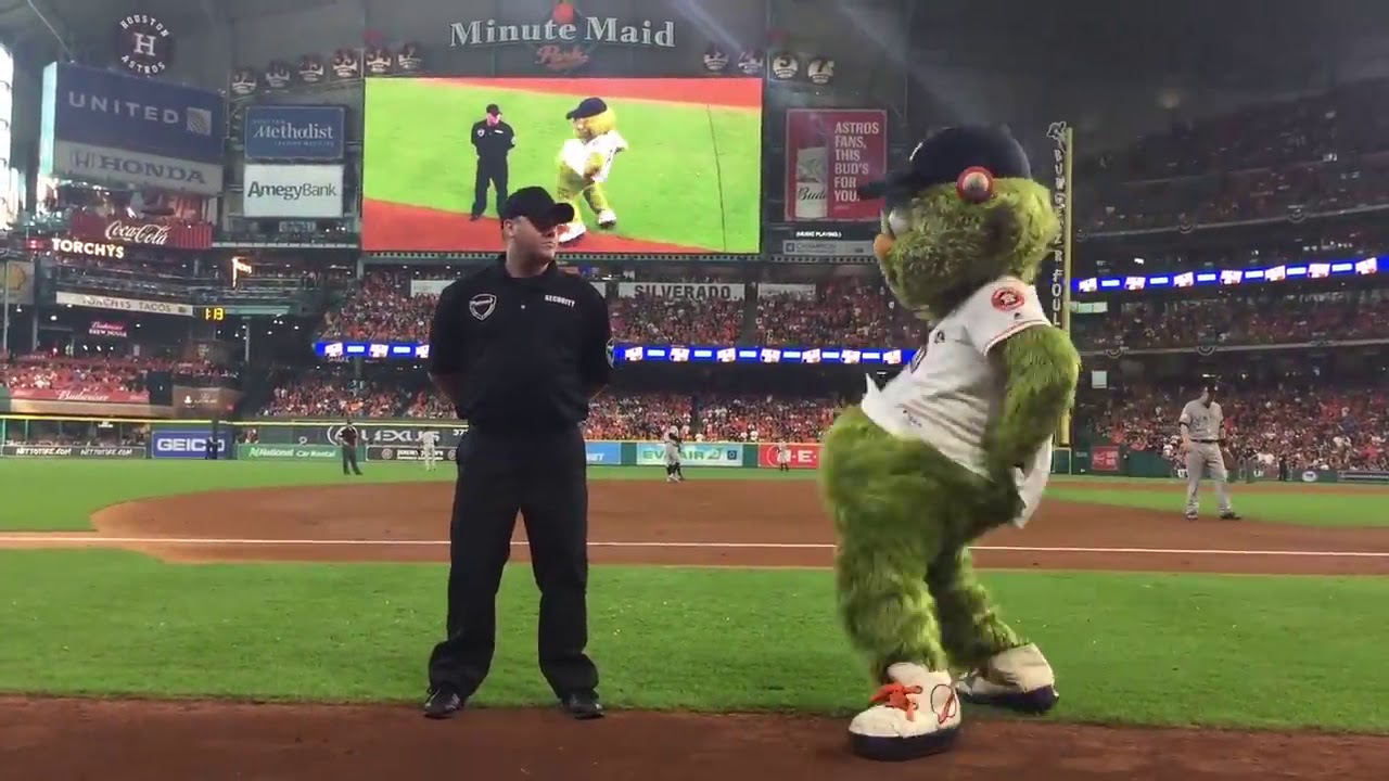 Houston Astros Dancing Security Guard - YouTube