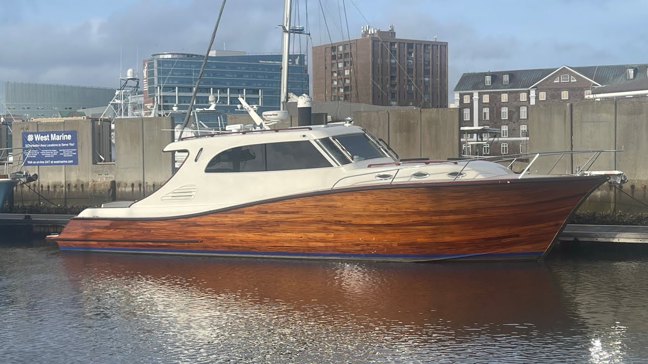 Parrots on the Perch on the Mega Yacht Dock in Charleston Day 9 - YouTube
