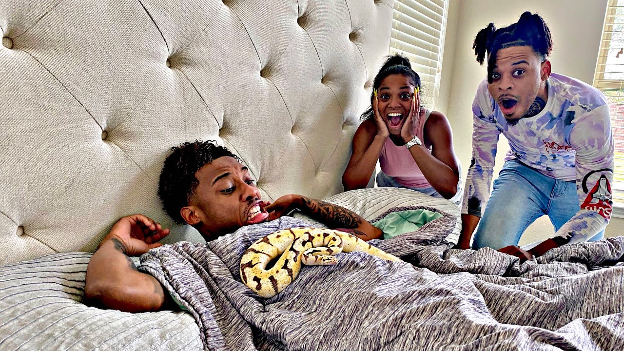 I'VE NEVER SEEN JACK THIS SCARED (SNAKE PRANK ON BOYFRIEND)💔 - YouTube