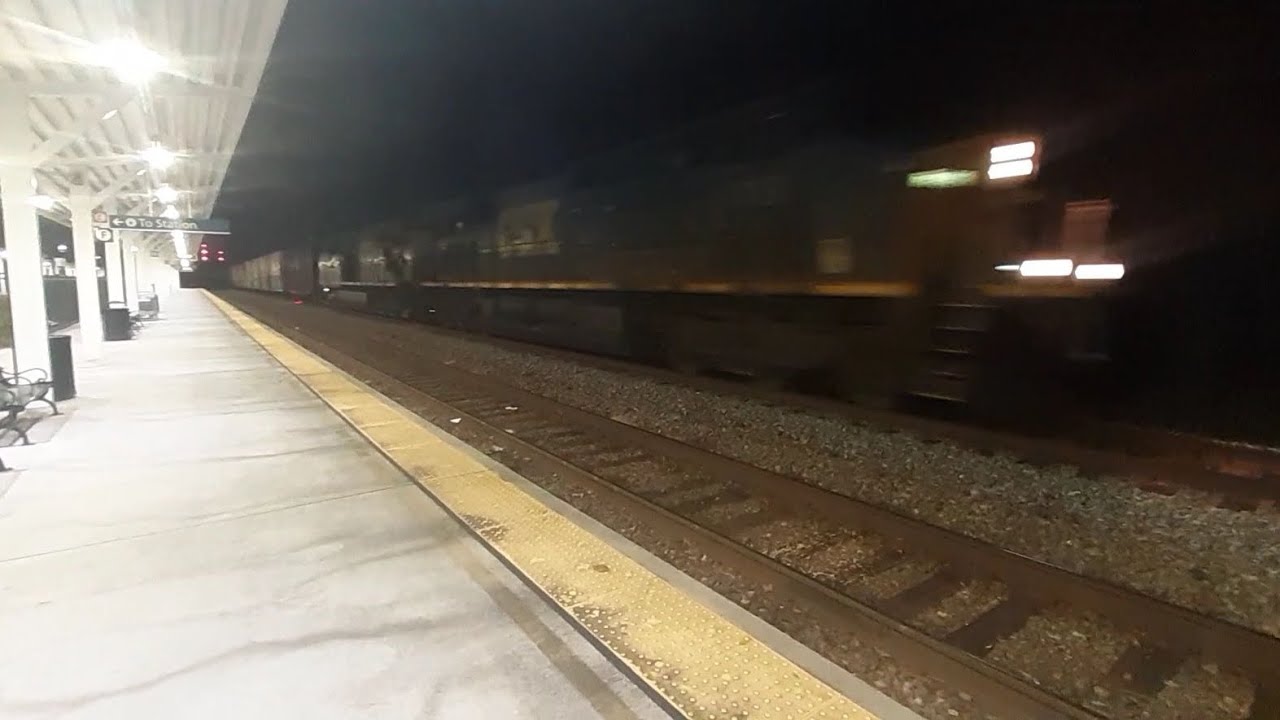 CSX I032 passes by the Charleston SC Amtrak station on the CSX A line ...