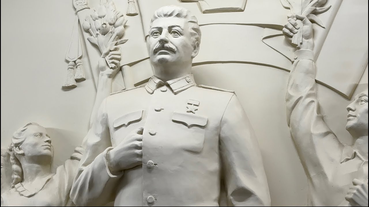 Why has a statue of Stalin appeared in the Moscow Metro? - YouTube