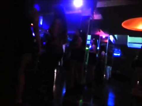 El tour del chongo- Cafe Rojo, Quito - YouTube