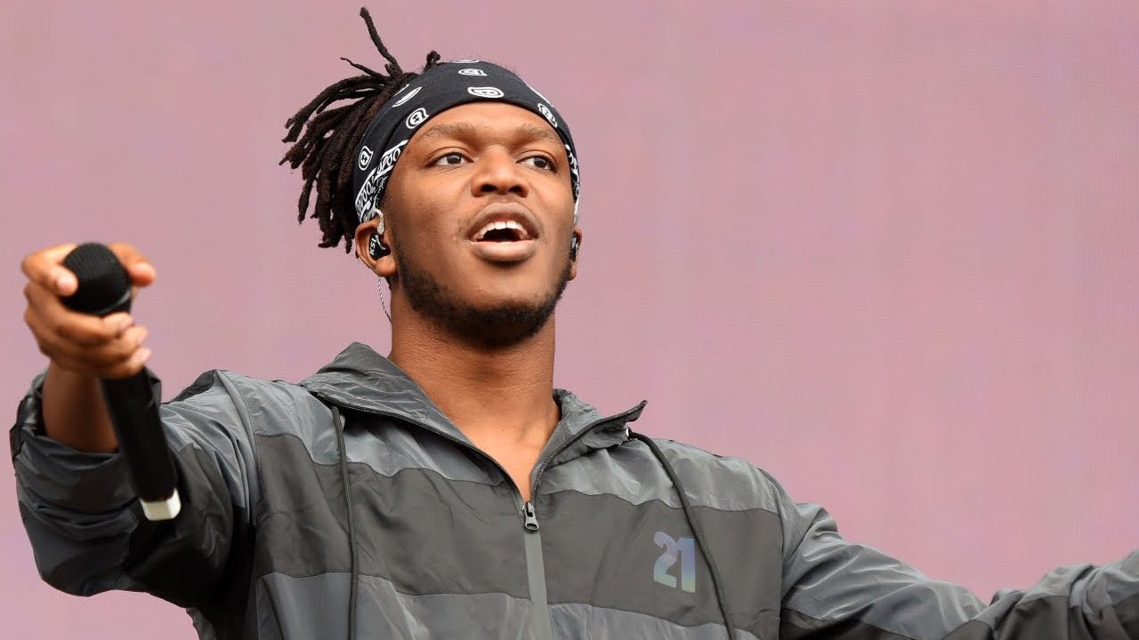 KSI Has The Entire Festival Crowd Sing Don't Play For Him - YouTube