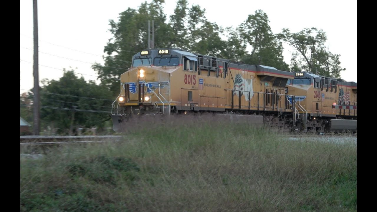 UP 8015 Leads MHOAS at Westfield, TX (UP Palestine Subdivision) - YouTube