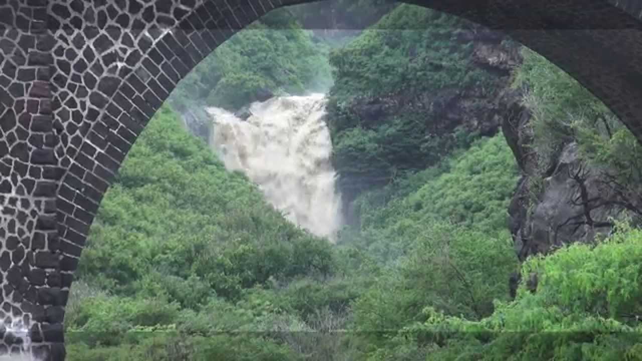 Tempête Tropical Haliba - Une minute à l' Ile de La Réunion HD - YouTube