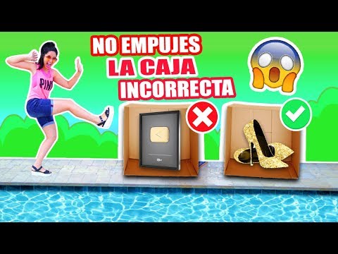 NO EMPUJES LA CAJA INCORRECTA A LA PISCINA! MI BOTÓN DE ORO DE YOUTUBE NOOO! - RETO - SandraCiresArt