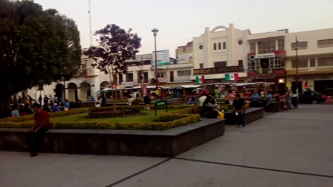 Recorrido por el Jardín Municipal de ciudad Hidalgo Michoacan - YouTube