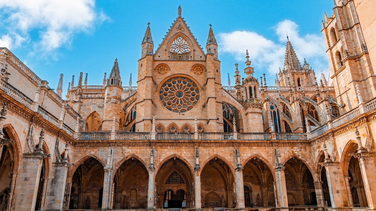 Walking around Leon, Spain - YouTube