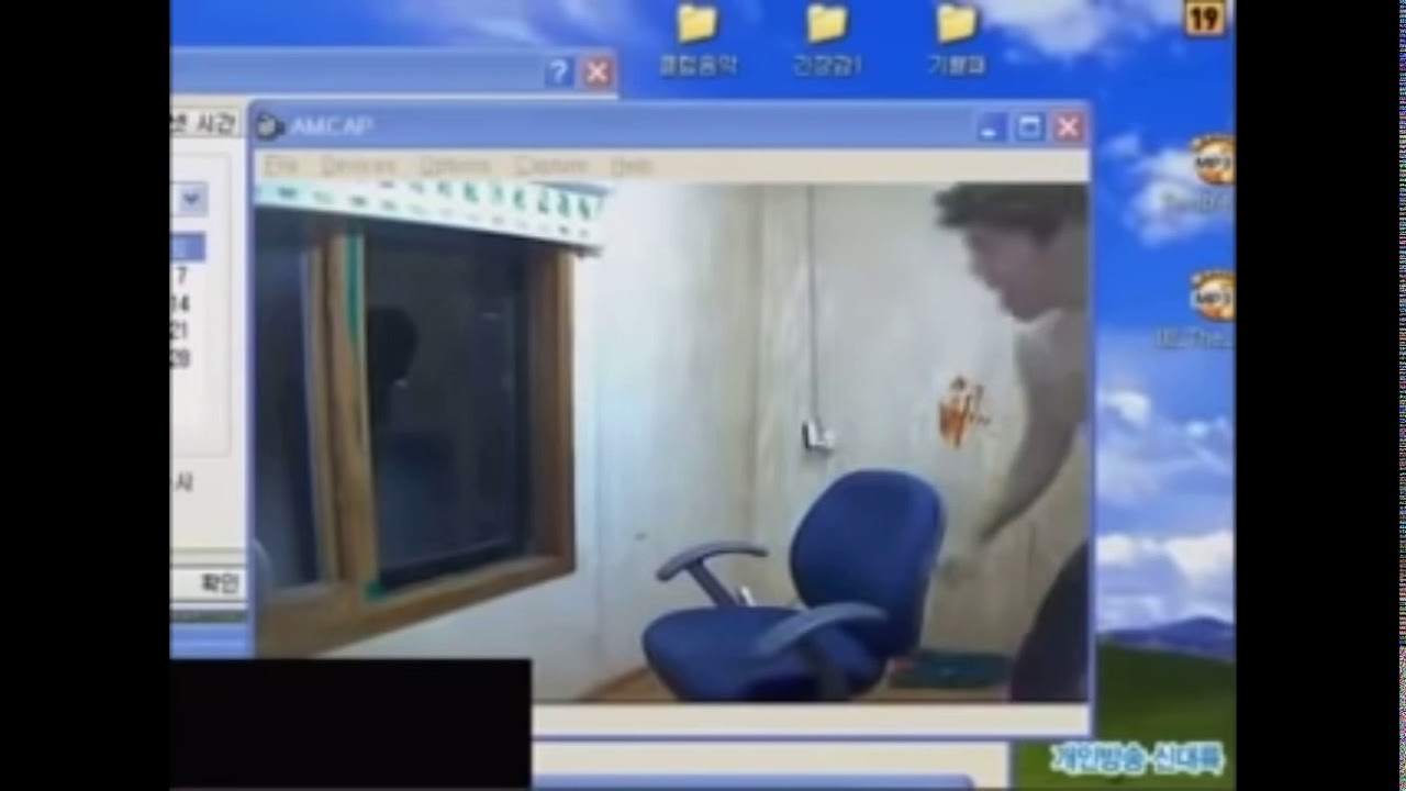 Guy throws chair at window while screaming - YouTube