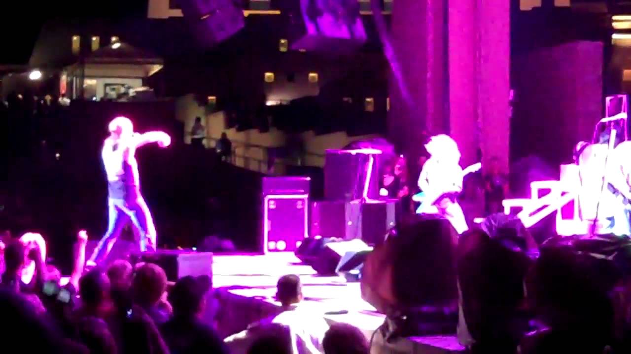 Poison & Def Leppard Albuquerque - Ride The Wind - YouTube