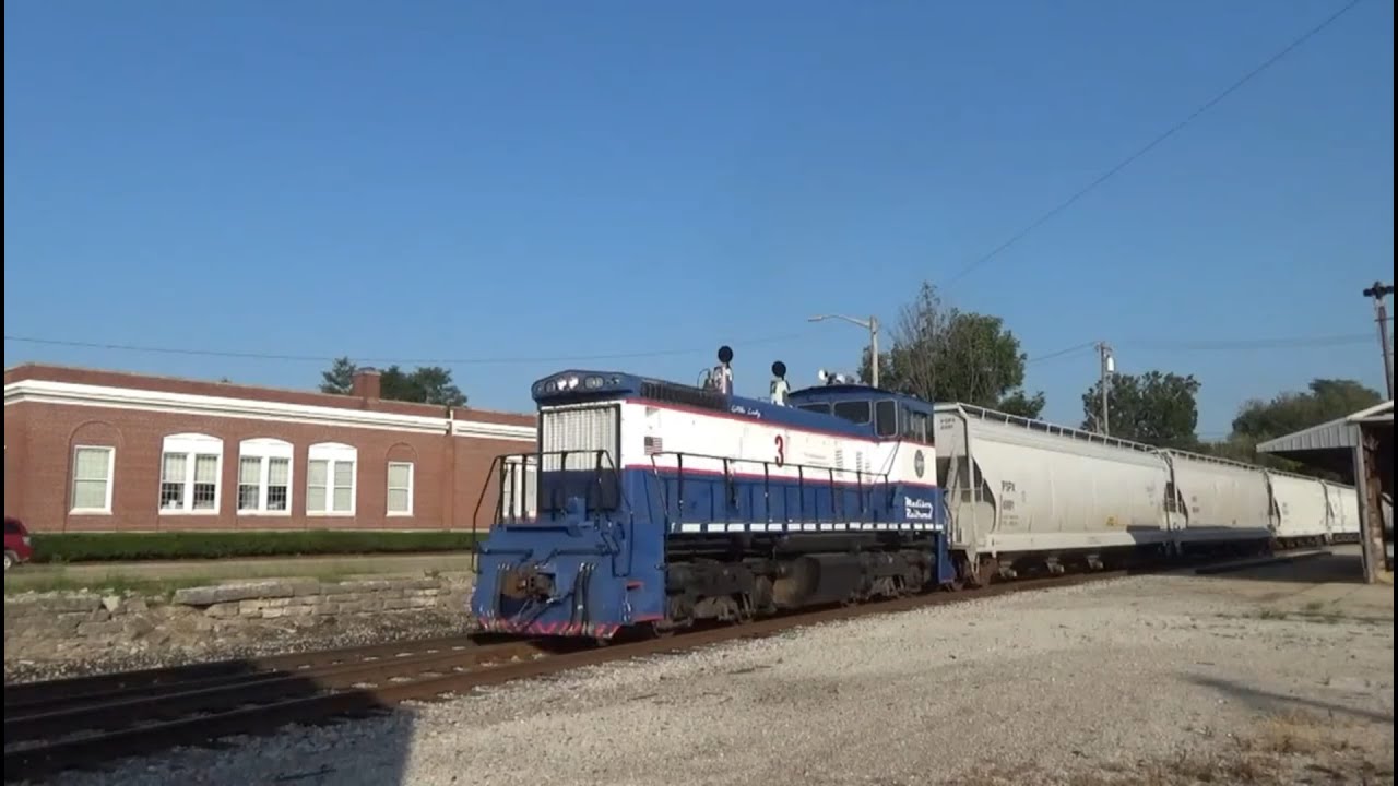 Madison Railroad & CSX local L452 on the Indiana Subdivision at North ...