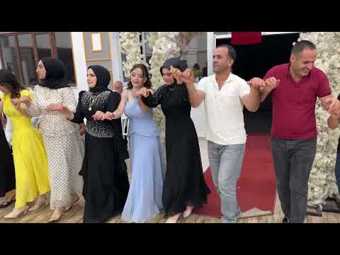 Düğün Sahiplerinin Şaşkınlıkla İzlediği Unutulmaz Şov!