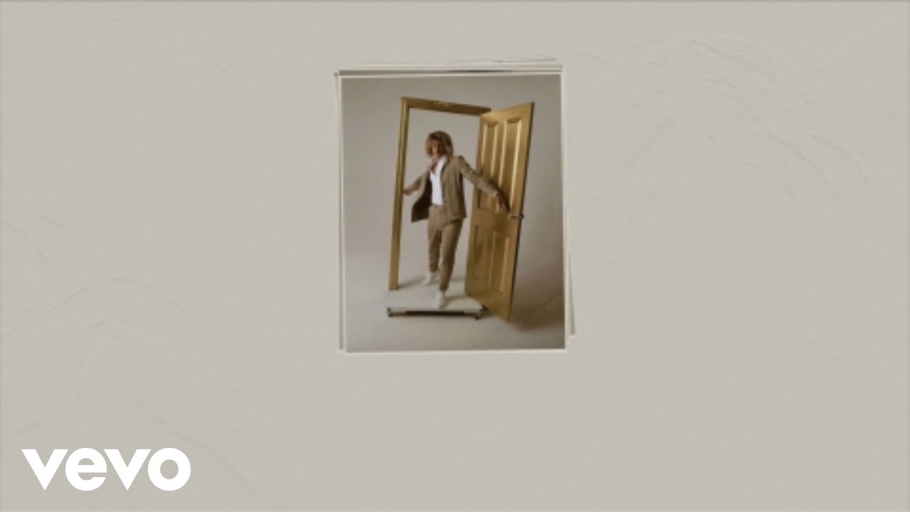 Sam McGovern - Step Back (Official Lyric Video) - YouTube