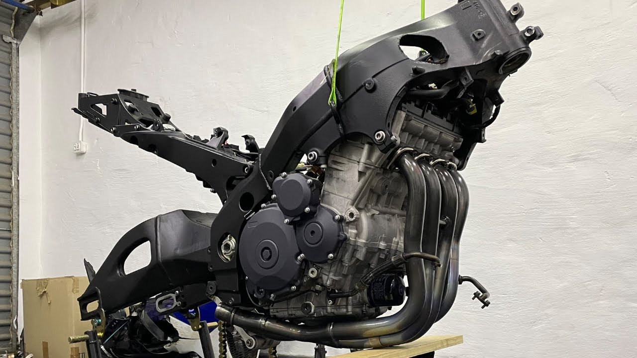 Rebuilding A Crashed 2006 Suzuki GSXR 1000 Part 3 - YouTube