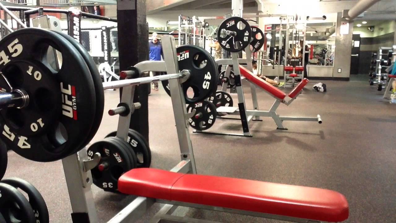 How to set up for a Big bench press learned from Omarisuf - YouTube