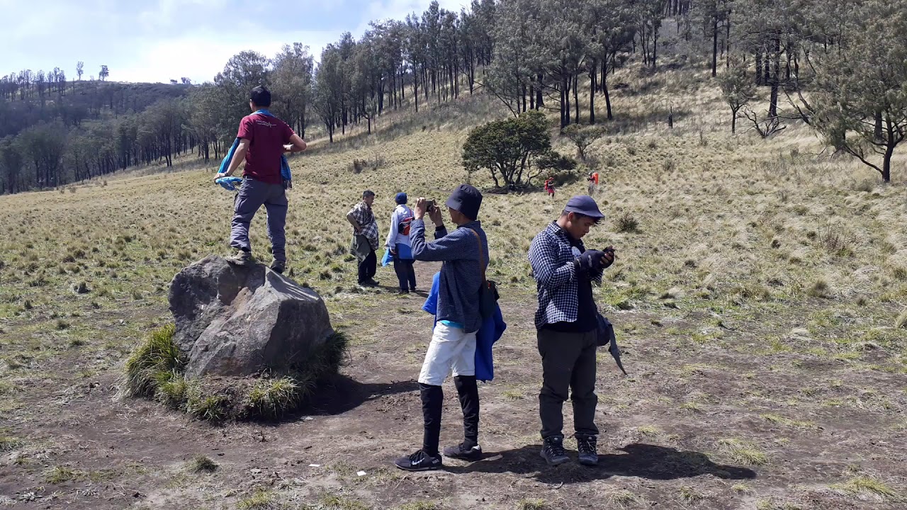 Foto2 di bulak peperangan lawu - YouTube