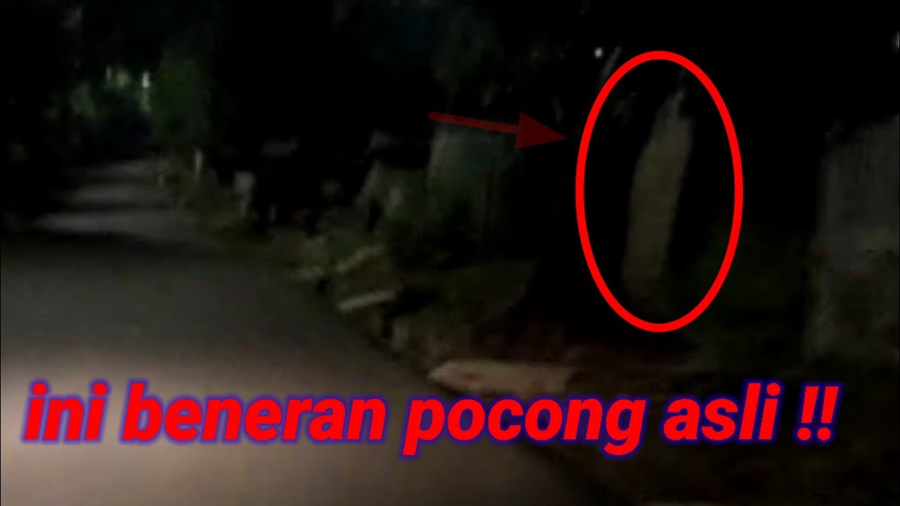 LAGI JALAN DI KUBURAN EH KETEMU POCONG !!!! MOTOVLOG INDONESIA - YouTube