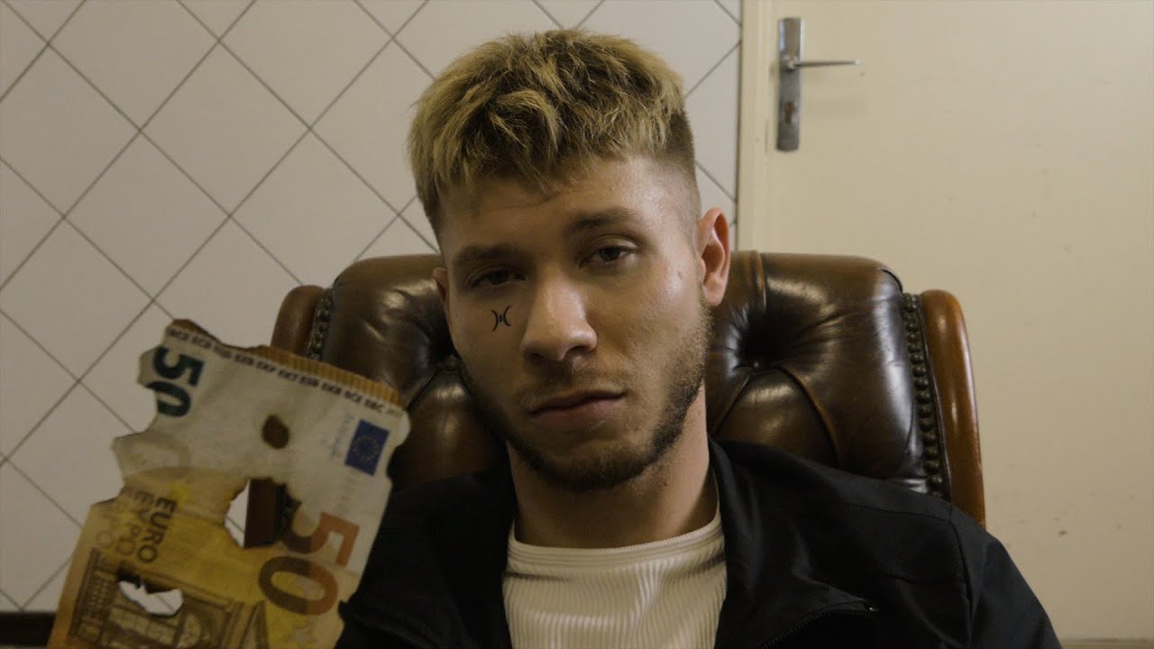 Eniah - Liasses de 50 (Clip Officiel) - YouTube