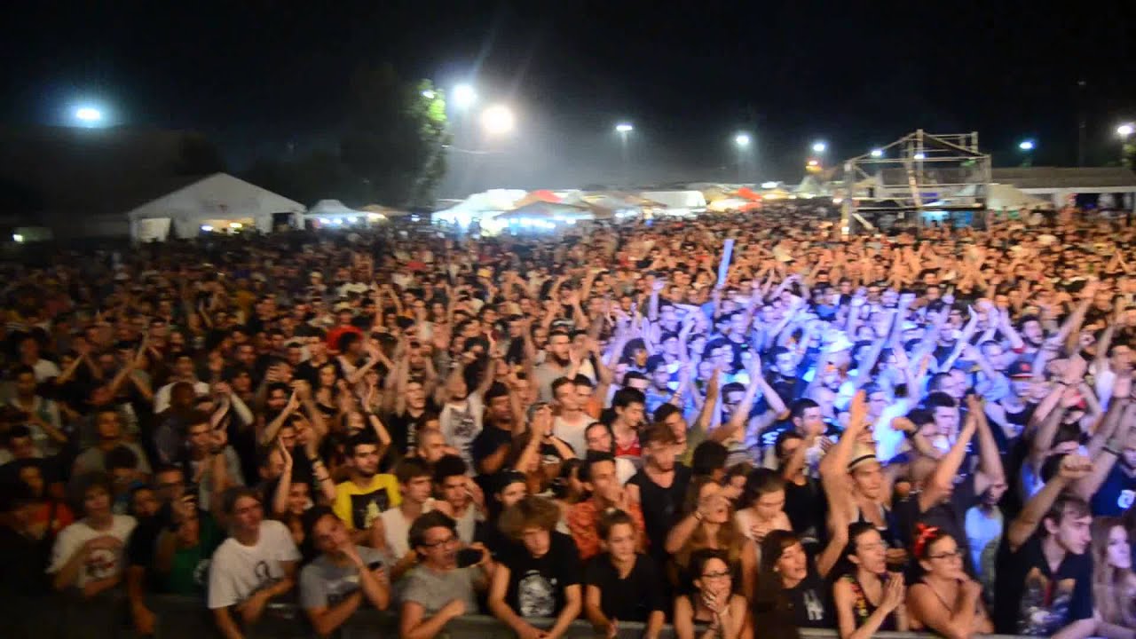 Kaos One - "LA FINE" live Brescia 12 agosto 2015 - YouTube