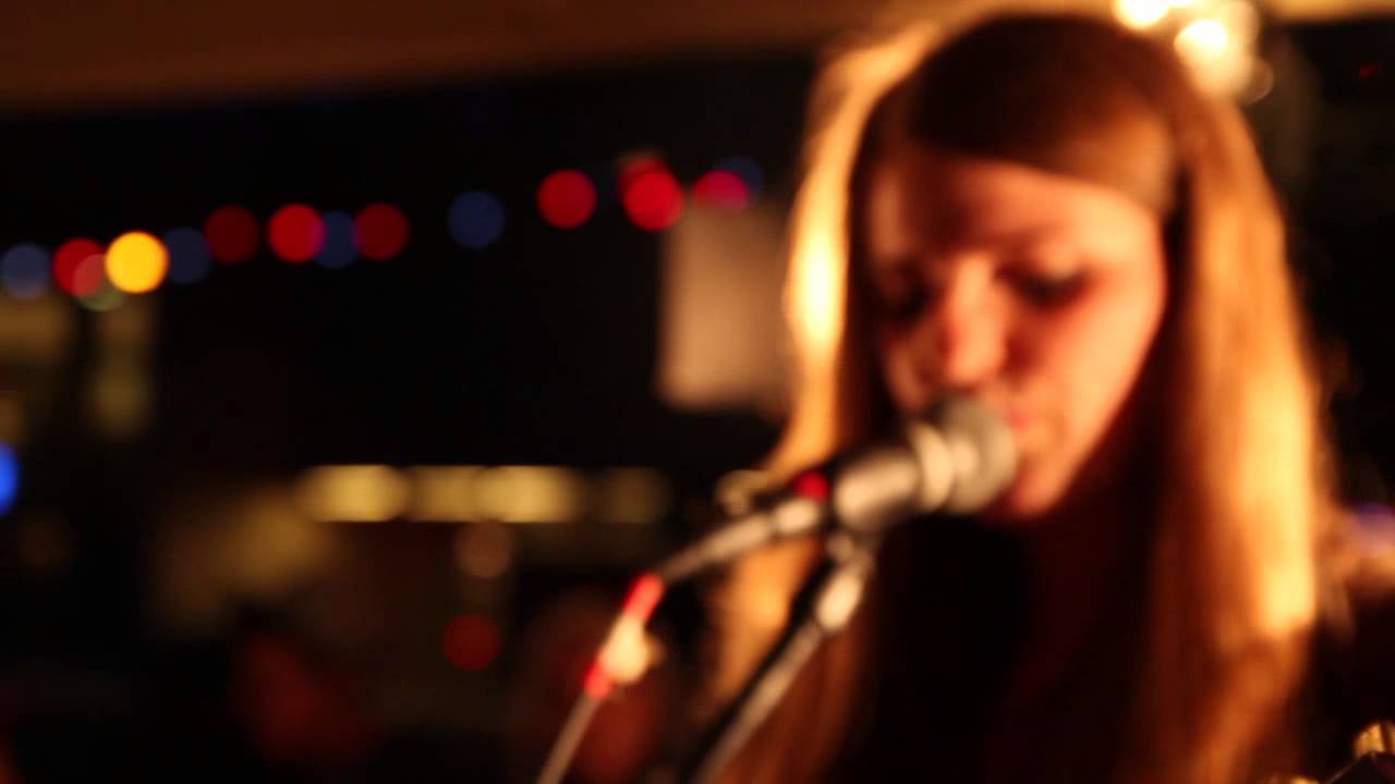 LISA CASTELLI - Rumours (live session) - YouTube