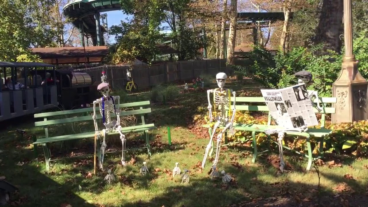 Kennywood park "skeleton station" ( Happy Hauntings event ) - YouTube