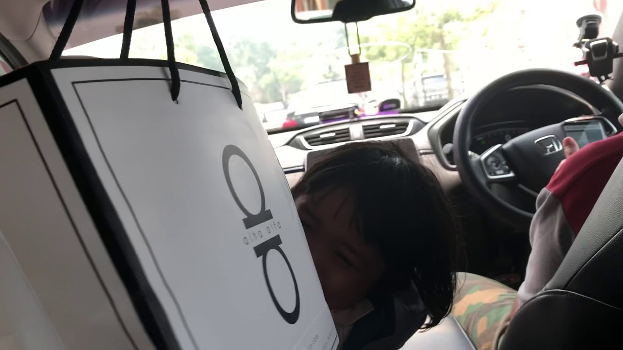Baby girl merajuk kita pujuk main makeup 💄💄 - YouTube