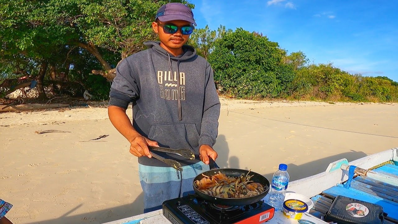 Catch giant mantis shrimp with traditional potion technique | Catch ...
