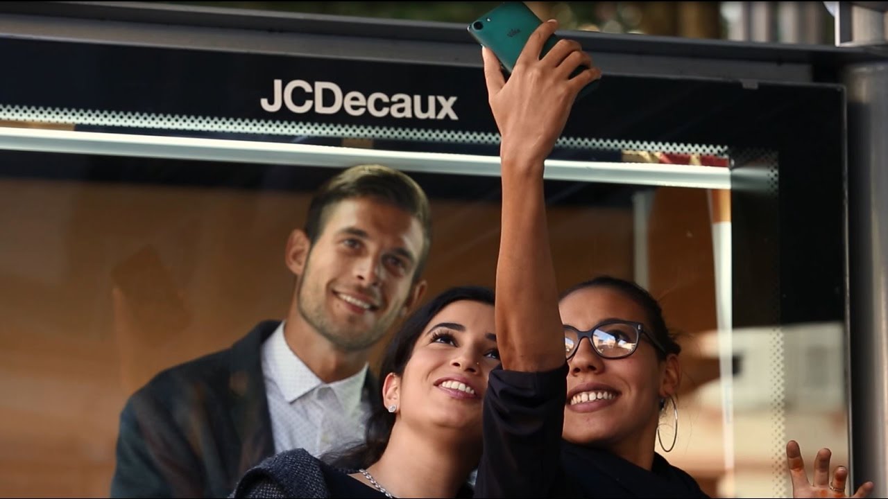 [Fashion & Luxury] Kiabi showroom models at French bus shelters ...