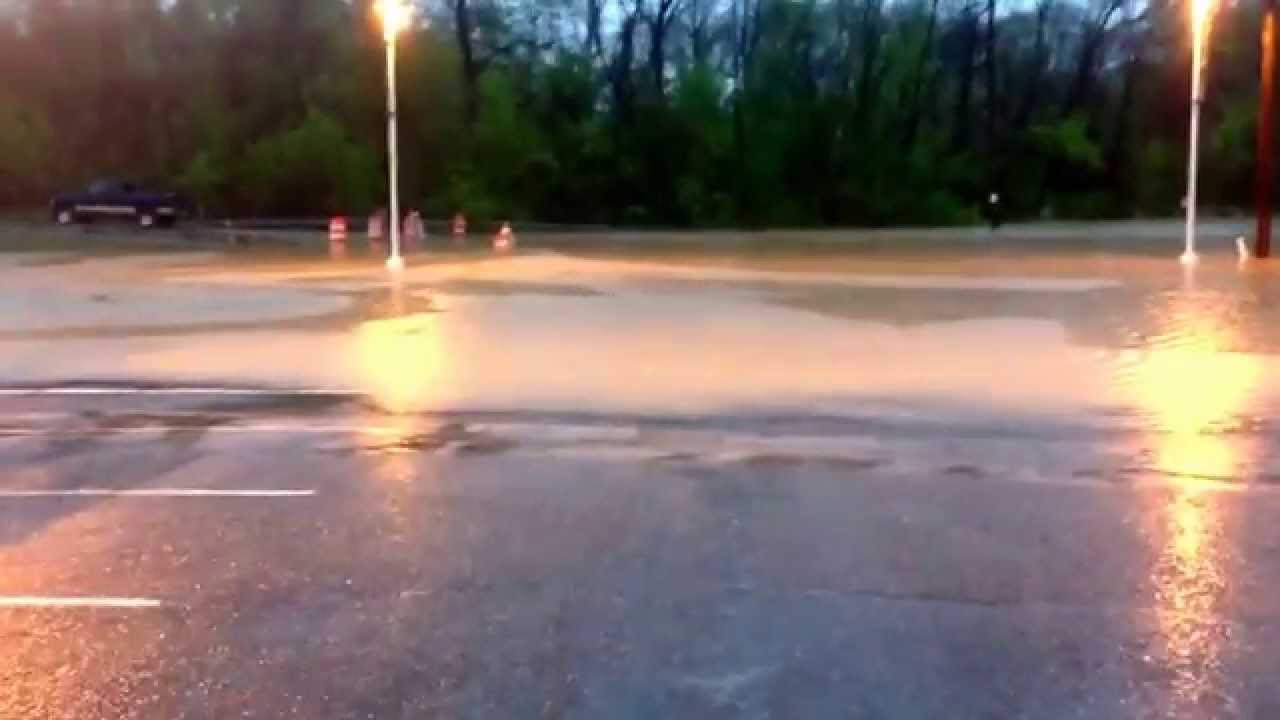 Crazy redneck fun in the flood on 4-30-14 - YouTube