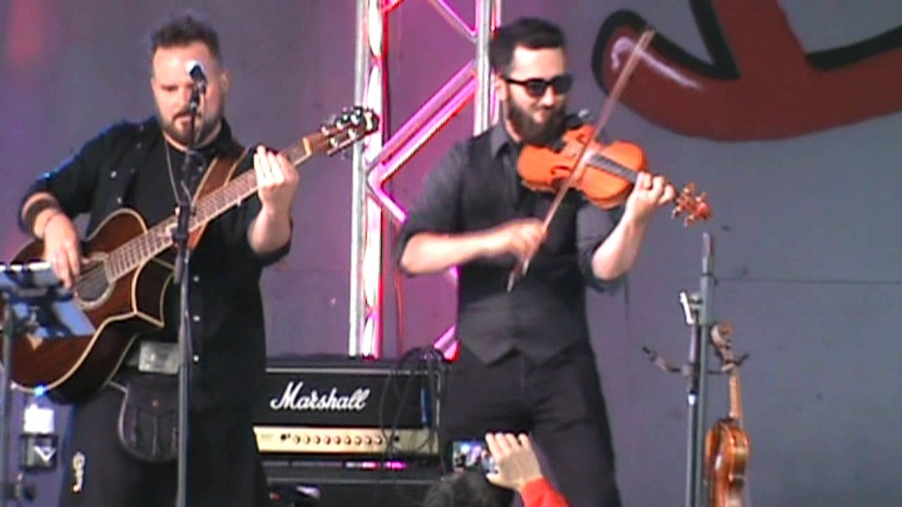 Screeched Inn a West Coast Song folks at Porquis 2017 - YouTube