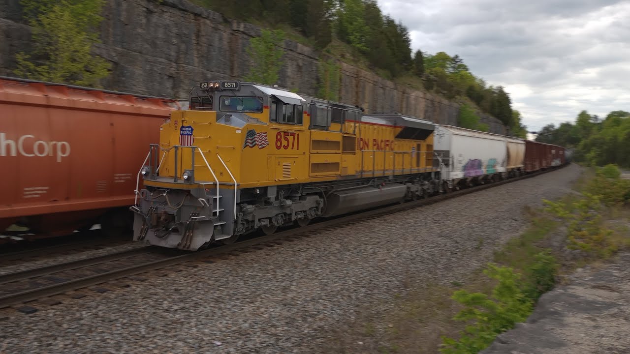 UP 8571 New paint ACE leads NS 168 (5/1/2023) - YouTube