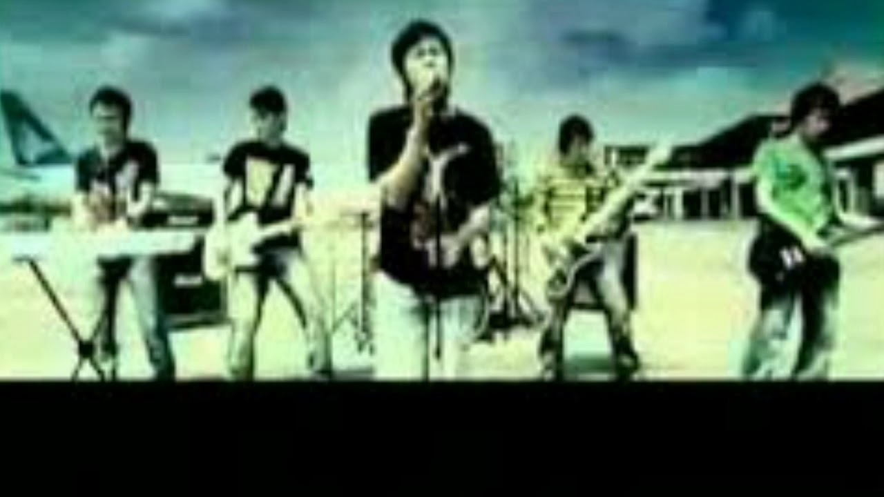 AKU MASIH DISINI BY TAHTA BAND LIRIK - YouTube