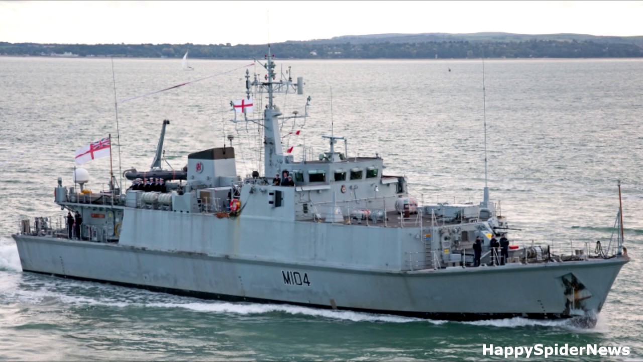 Royal Navy - HMS Walney (M104) presents - YouTube