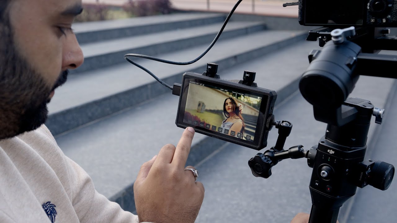 Best Camera Monitor | Hollyland Mars M1 5.5" Wireless Transceiver - YouTube