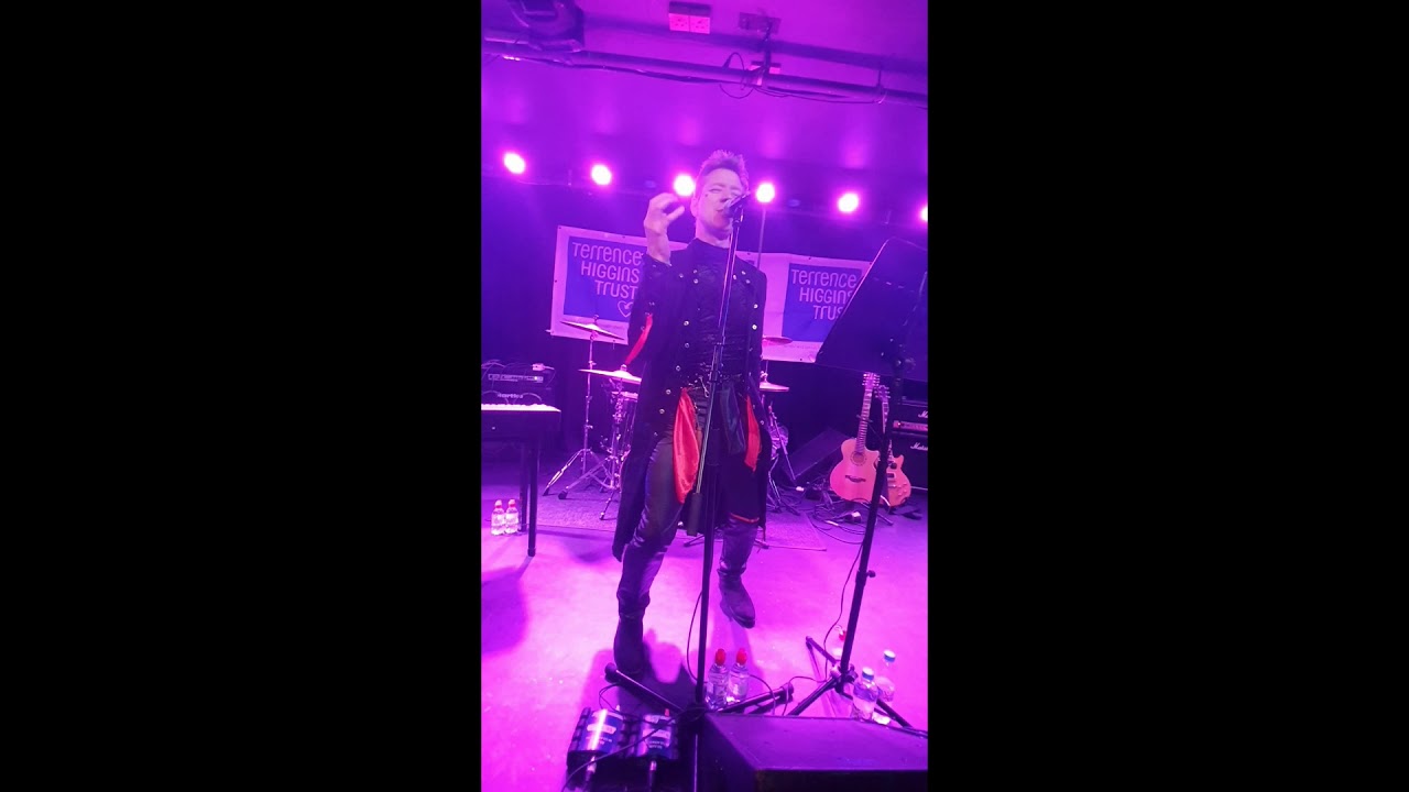 Andy Yeo sings shadowman - YouTube