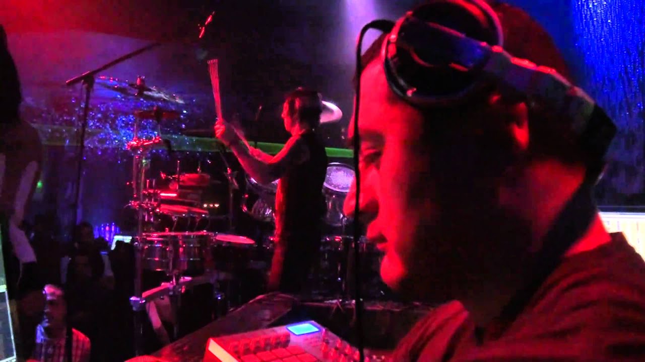 DJ Dexterous and Ricky Rocks @ "Avec" - YouTube