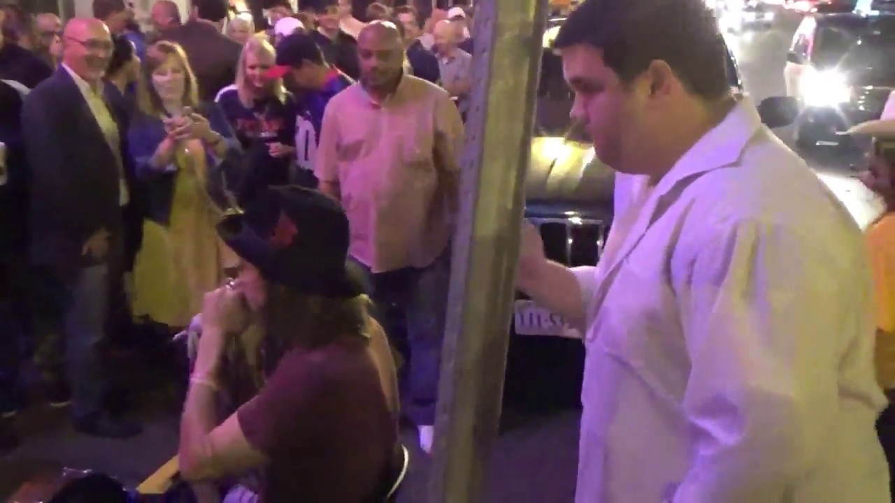 Best One-Man-Band Street Performer in Nashville (Wendell Ray) - YouTube