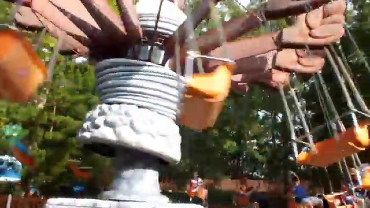 Robert and Mommy on the Taz's Tornado at Six Flag Great Adventure - YouTube