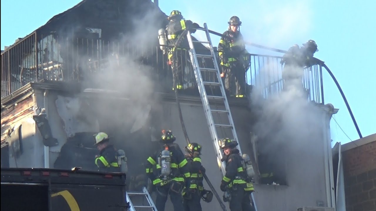 (FDNY Queens 2nd Alarm Box6237) FDNY on scene of a 2nd Alarm Fire - YouTube