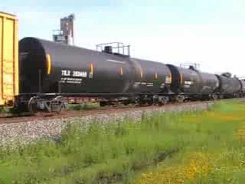 UP 4275 Leads The MKSTU West - YouTube