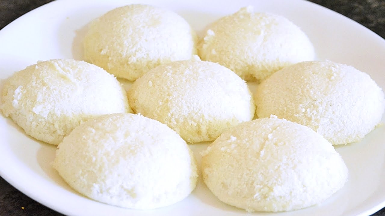 How to make Soft and Fluffiest Idlis At Home - YouTube