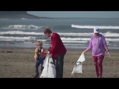 SOLVE Oregon Spring Cleanup goes to Park Blocks - YouTube