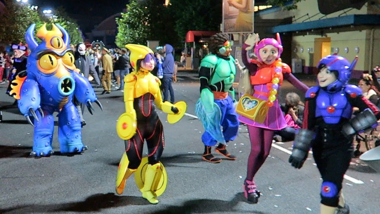 Most Disney Characters EVER In A Parade At The FanDaze Inaugural Party most-disney-characters-ever-in-a-parade-at-the-fandaze-inaugural-party