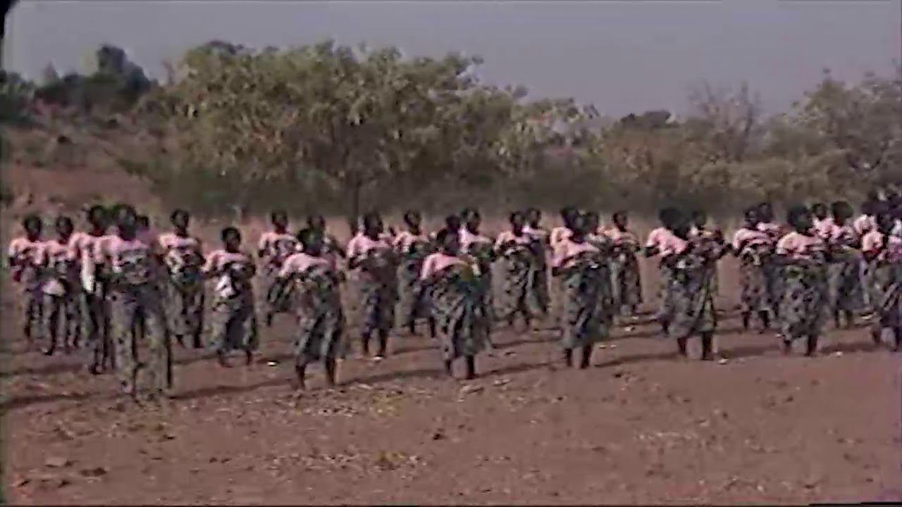 Animation populaire au Togo avec feu Eyadéma - YouTube