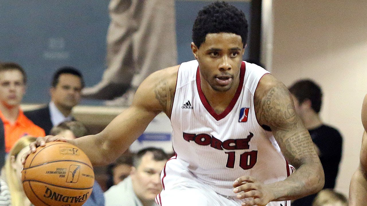 Larry Drew dishes out record 23 assists vs. the Vipers! - YouTube