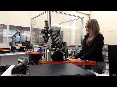 Curso de robótica industrial - ROBÔ SCORBOT-ER V - SENAI - YouTube